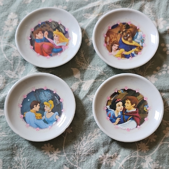 Disney | Accents | Disney Princess Collectible Plate Set With Vibrant ...